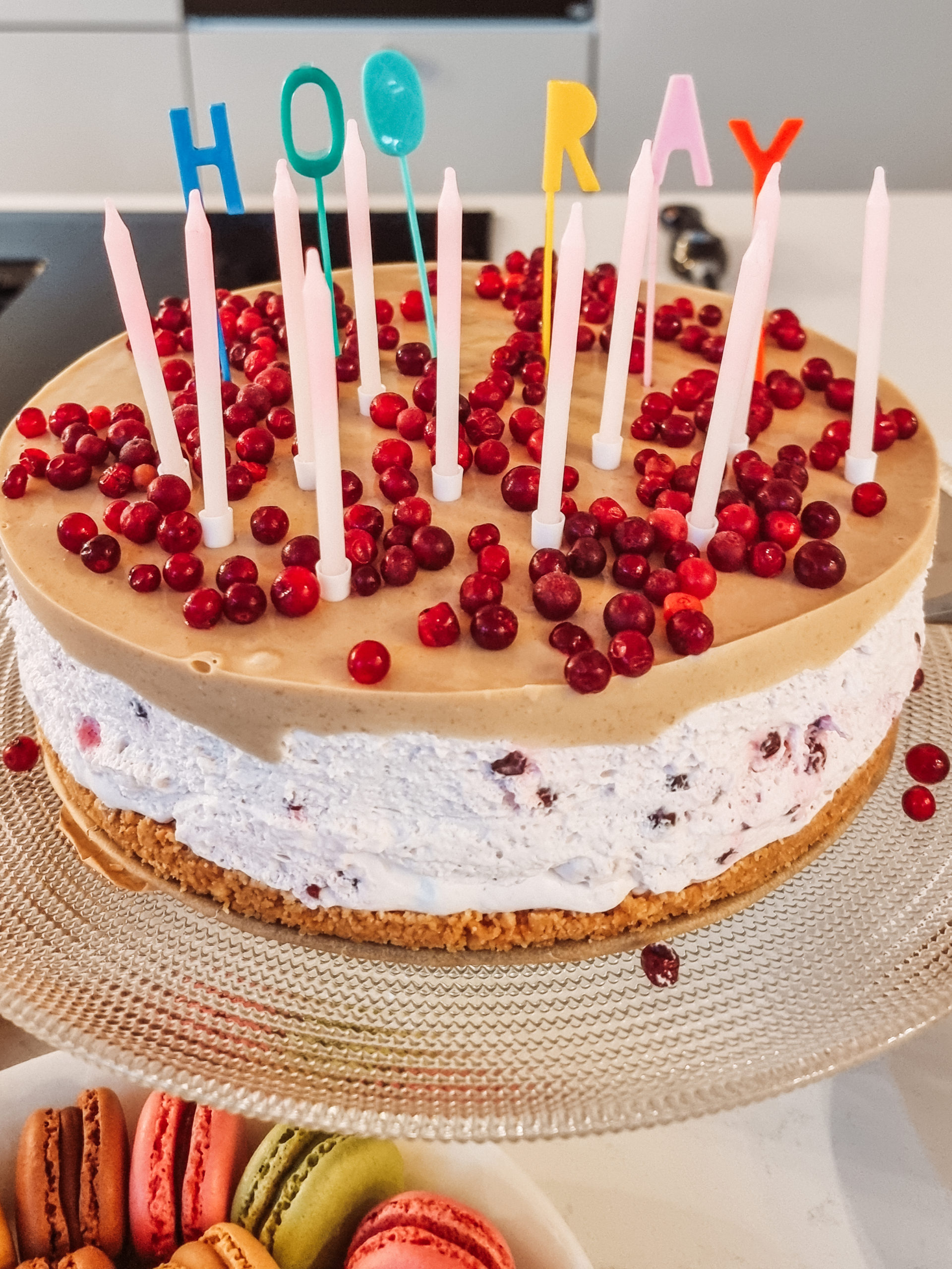 Vegaaninen puolukka-kinuskijuustokakku | Iina Hyttinen